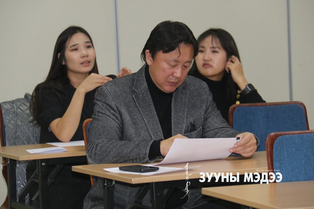 ФОТО Хөгжлийн бэрхшээлтэй хүүхдүүдэд тулгамдаж буй асуудлыг хэлэлцэж байна